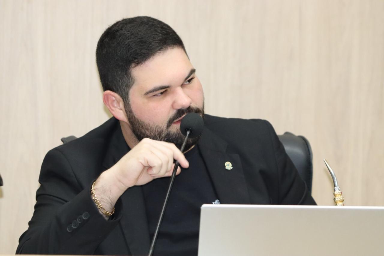 Presidente da Câmara solicita melhorias em área verde do Benjamin Raiser